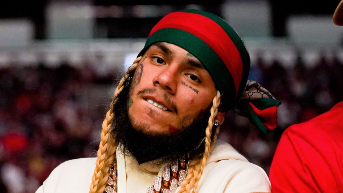 6ix9ine Tries To Talk His Way Out Of Trouble In Arrest Footage | HipHopDX 6ix9ine Tries To Talk His Way Out Of Trouble In Arrest Footage | HipHopDX