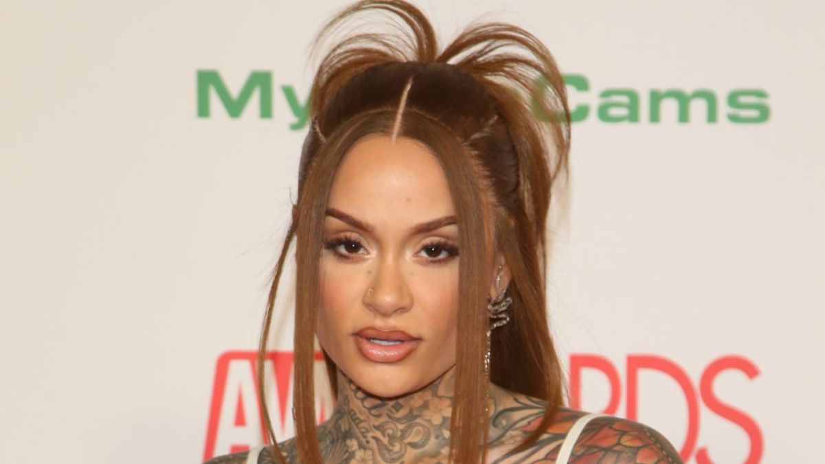 Kehlani Releases ‘While We Wait 2’ Amidst Heated Custody Battle | HipHopDX